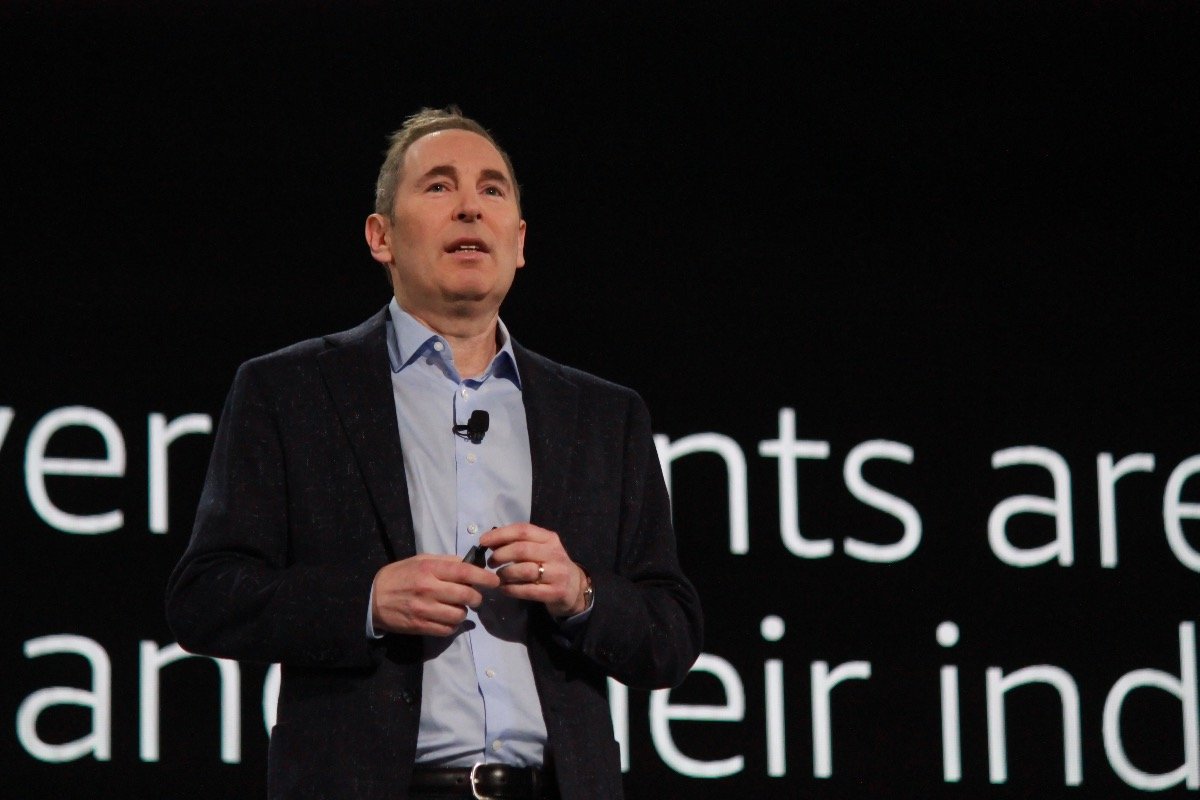 Amazon EKS, ECS Anywhere broaden hybrid container management | TechTarget