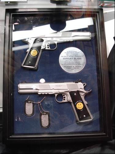 Watchmen: The Comedians guns - Photos: Watchmen gadgets and weapons